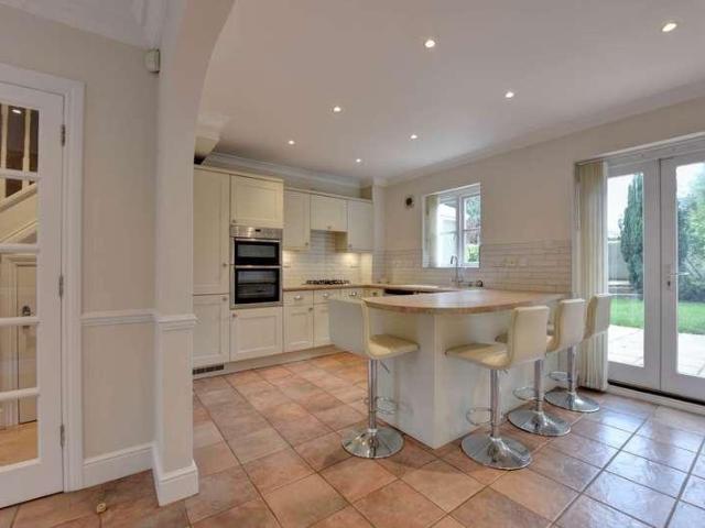 4 bed house for sale