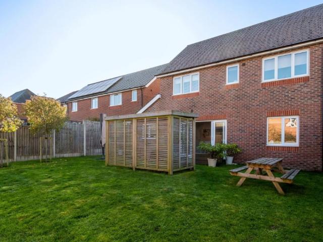 4 bed house for sale