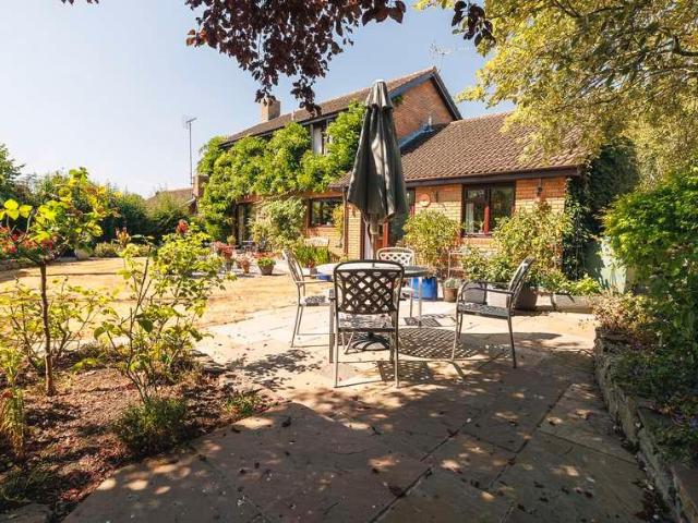 4 bed house for sale