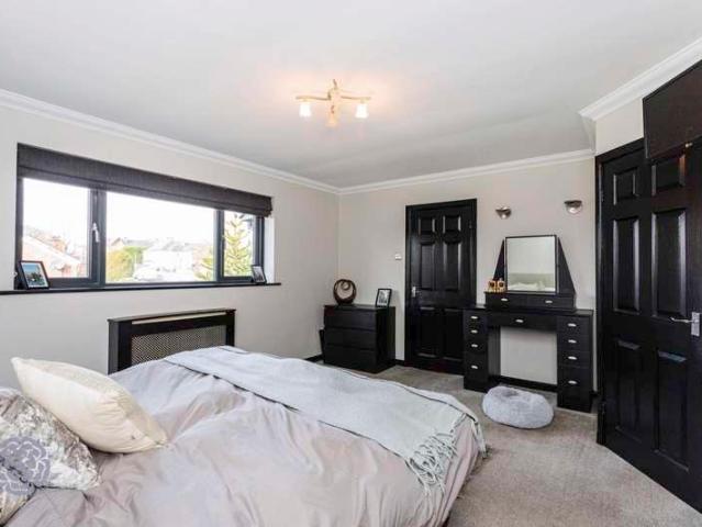 4 bed house for sale
