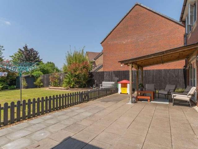 4 bed house for sale