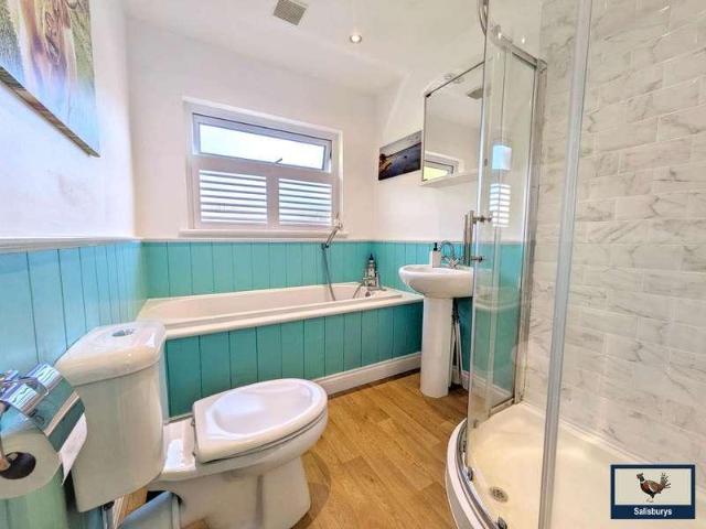 5 bed house for sale