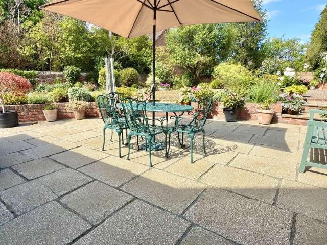 4 bed house for sale