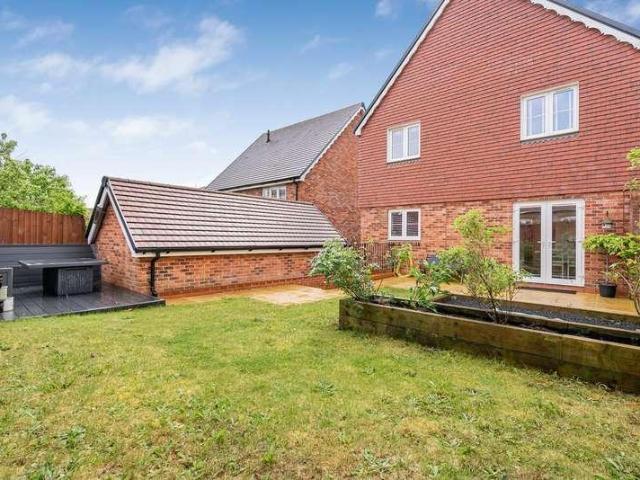 4 bed house for sale