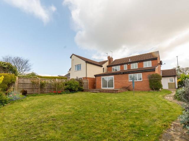 4 bed house for sale