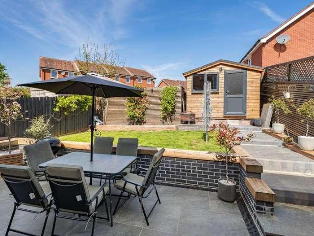 4 bed house for sale