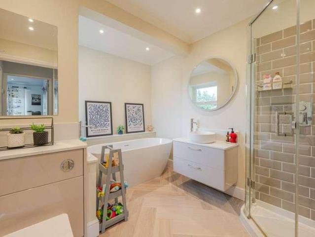 4 bed house for sale