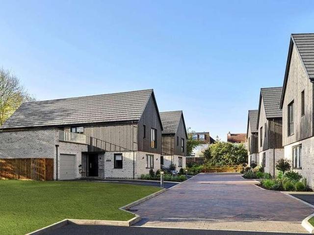 4 bed house for sale