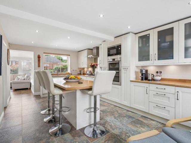 4 bed house for sale