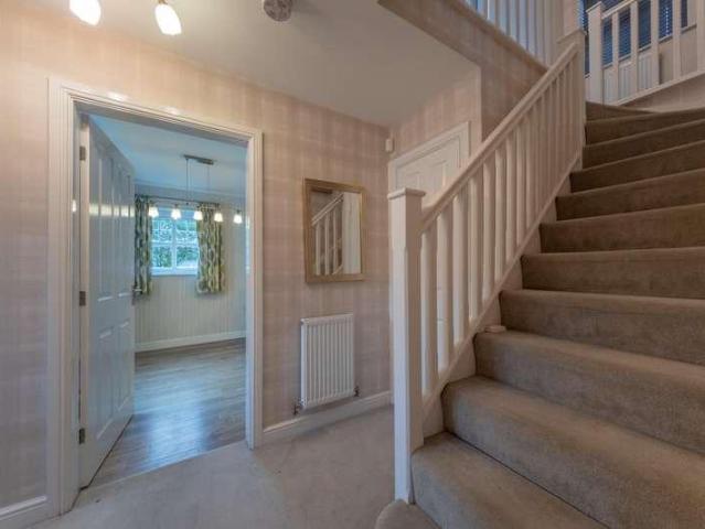 4 bed house for sale