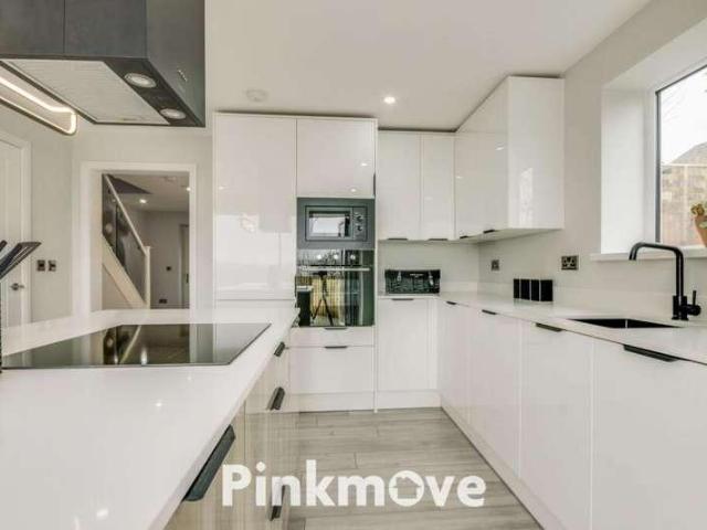 4 bed house for sale