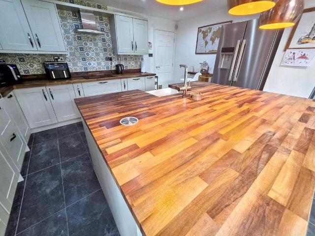 4 bed house for sale