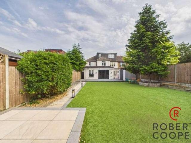 4 bed house for sale