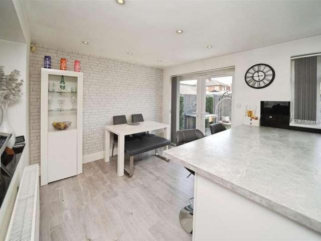 4 bed house for sale