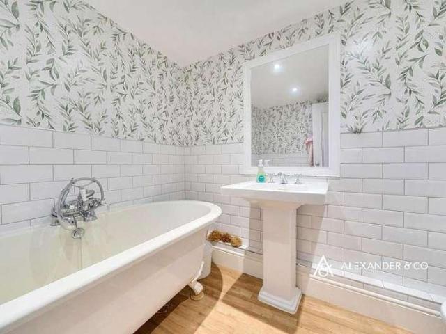 4 bed house for sale