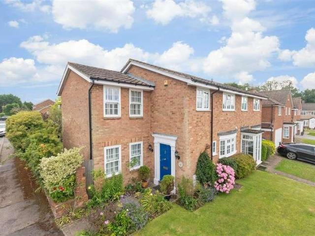 4 bed house for sale