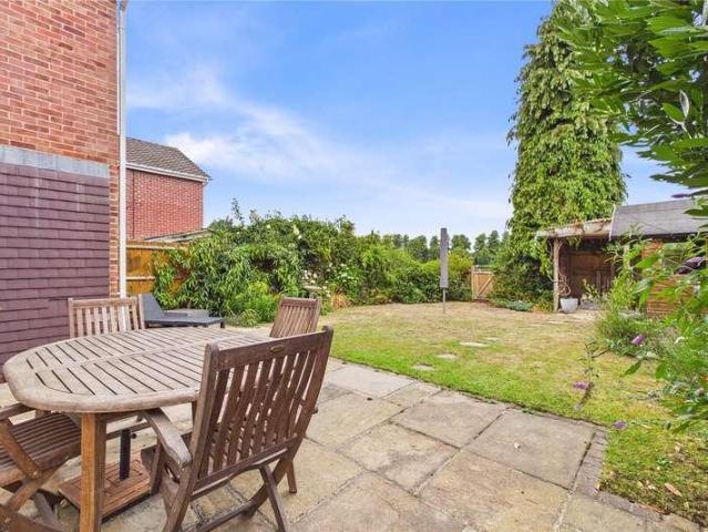 4 bed house for sale
