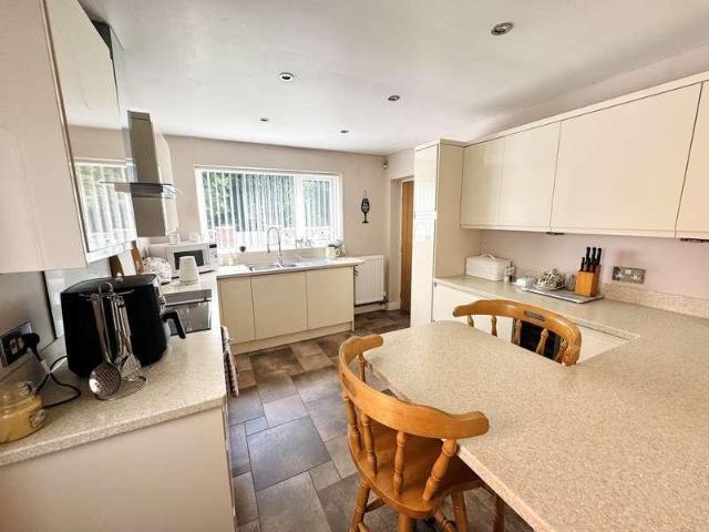 4 bed house for sale