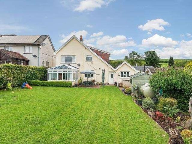4 bed house for sale