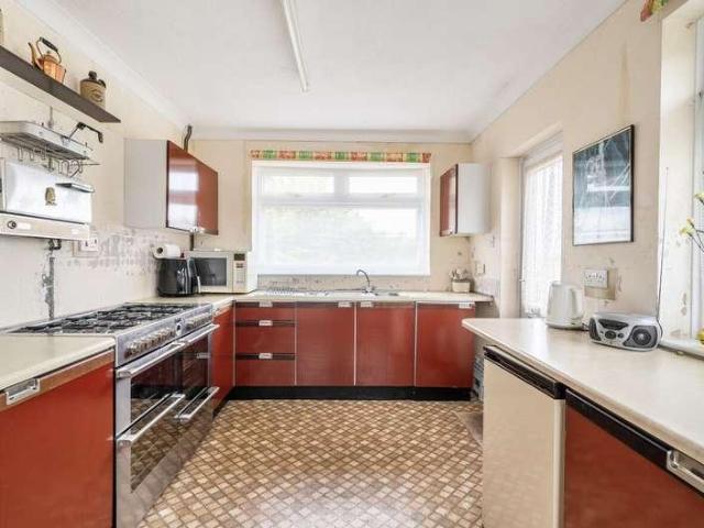 4 bed house for sale