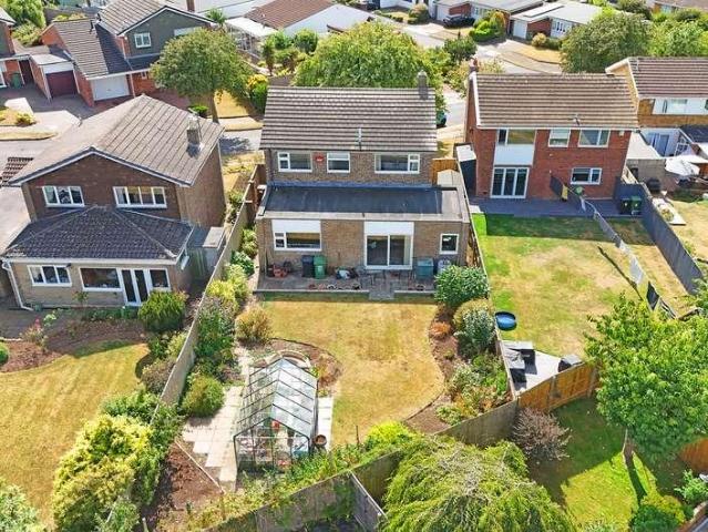 4 bed house for sale