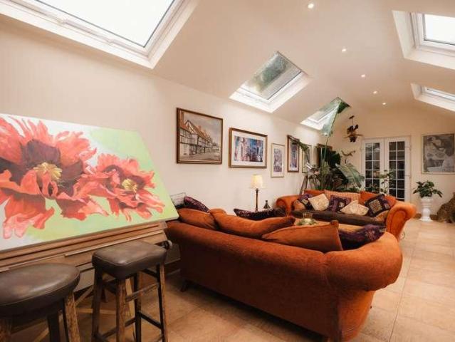 4 bed house for sale