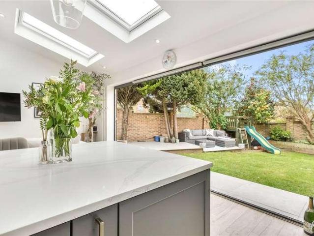 4 bed house for sale