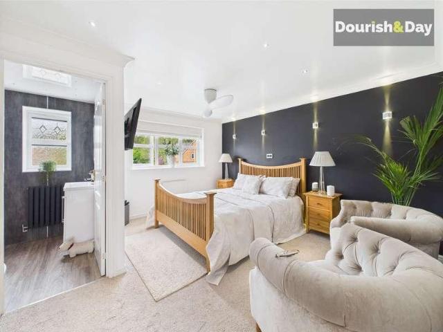 4 bed house for sale