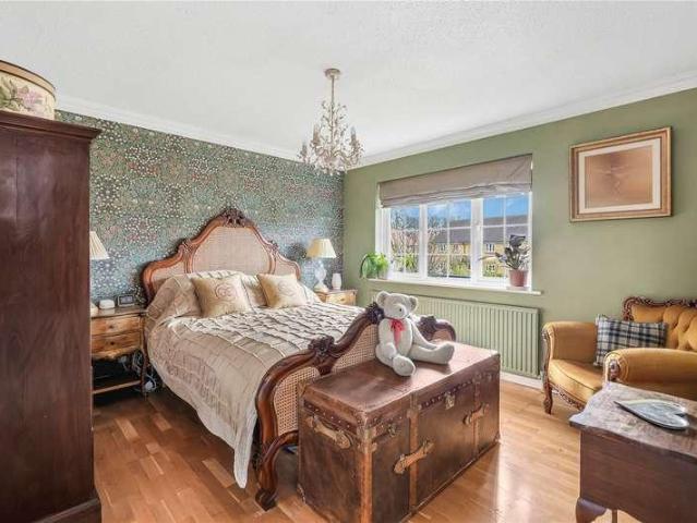 4 bed house for sale