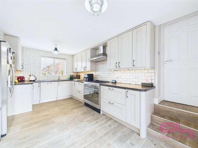 4 bed house for sale