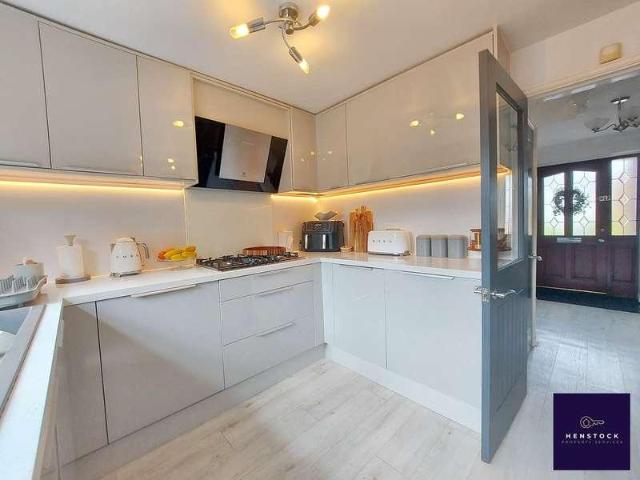 4 bed house for sale