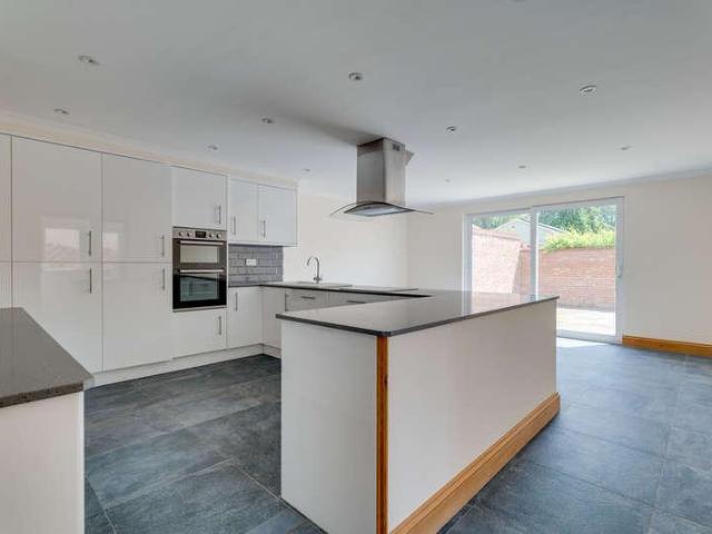 4 bed house for sale