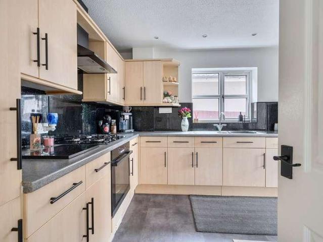 4 bed house for sale