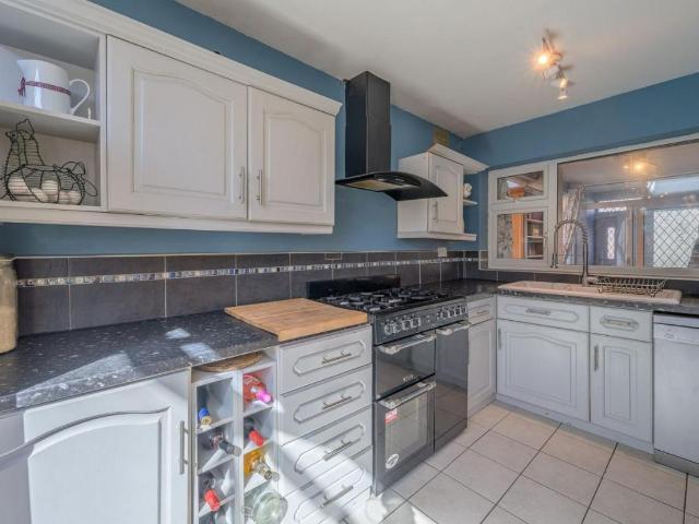 4 bed house for sale