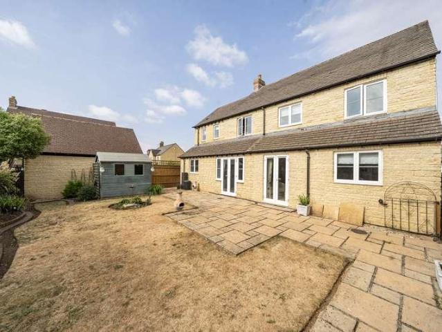 4 bed house for sale