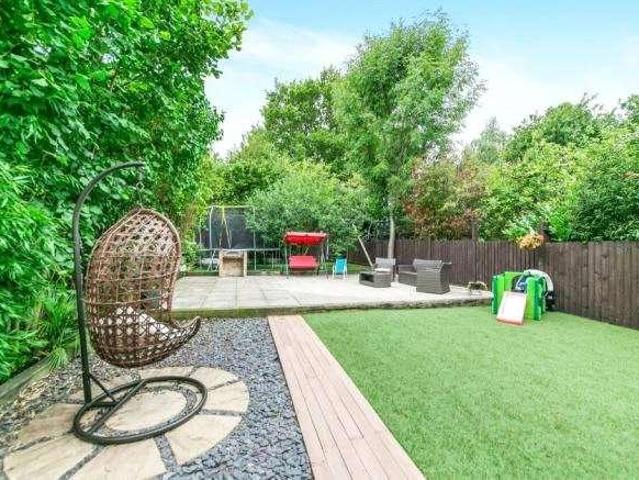 4 bed house for sale