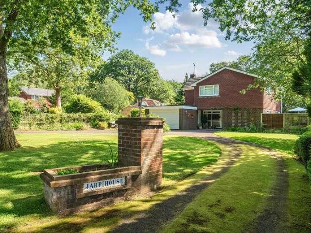 4 bed house for sale