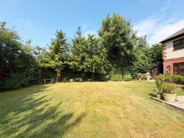 4 bed house for sale