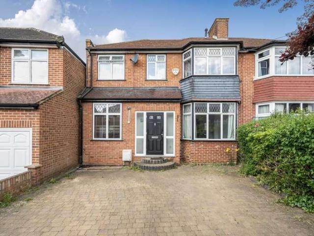 4 bed house for sale