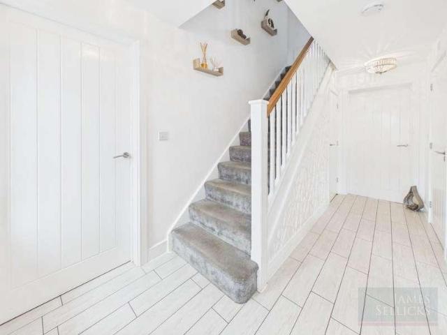 4 bed house for sale