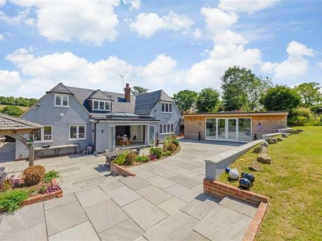 4 bed house for sale