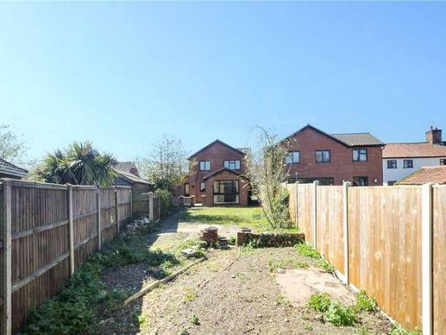 4 bed house for sale