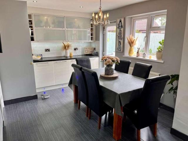 4 bed house for sale