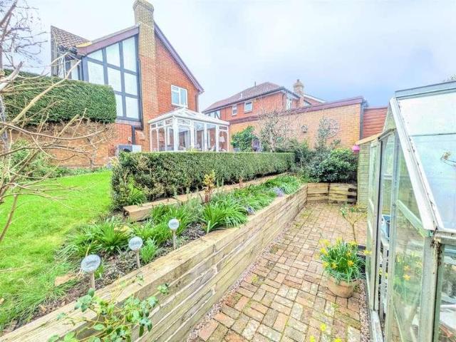 4 bed house for sale
