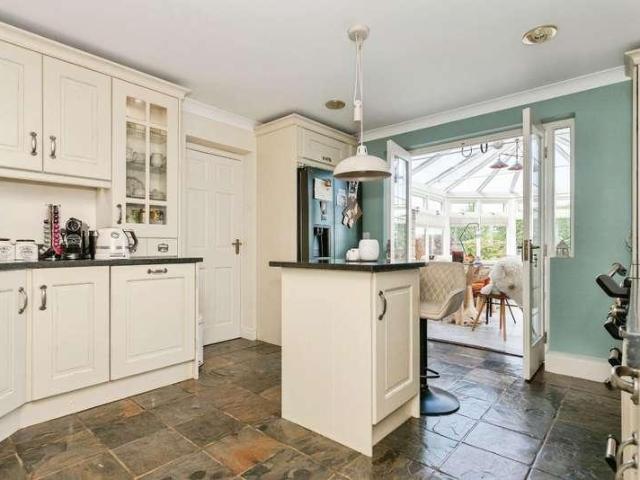 4 bed house for sale