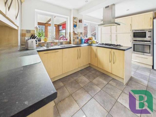 4 bed house for sale