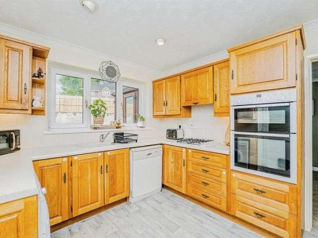 4 bed house for sale