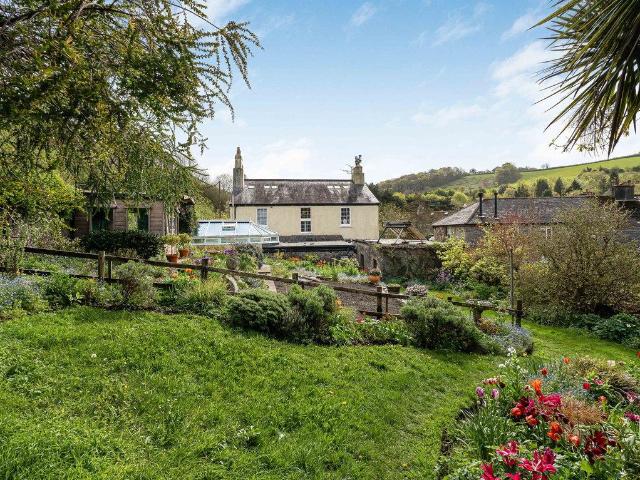 4 bed house for sale