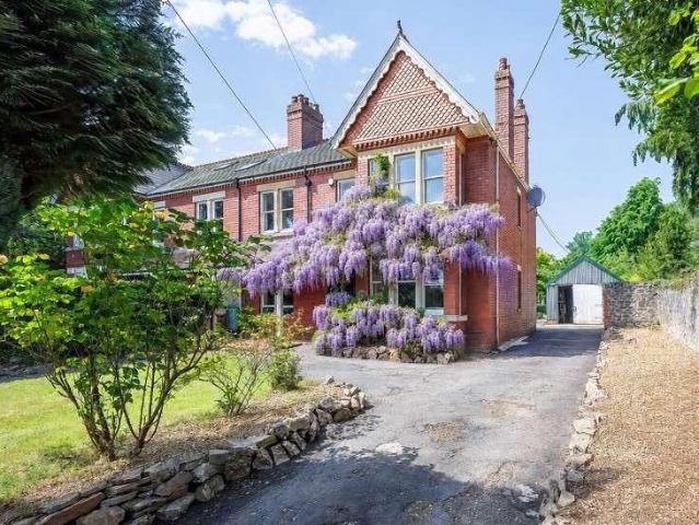 4 bed house for sale