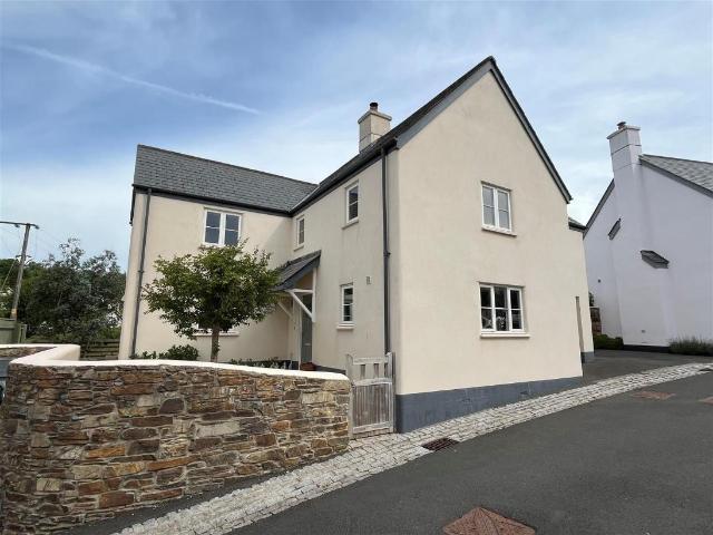 4 bed house for sale